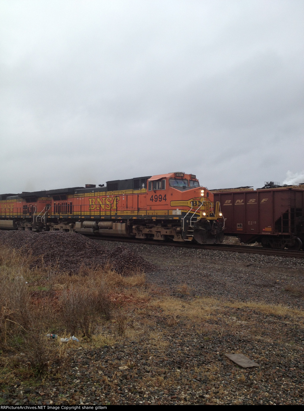 BNSF 4994 leads the 836 local SB.